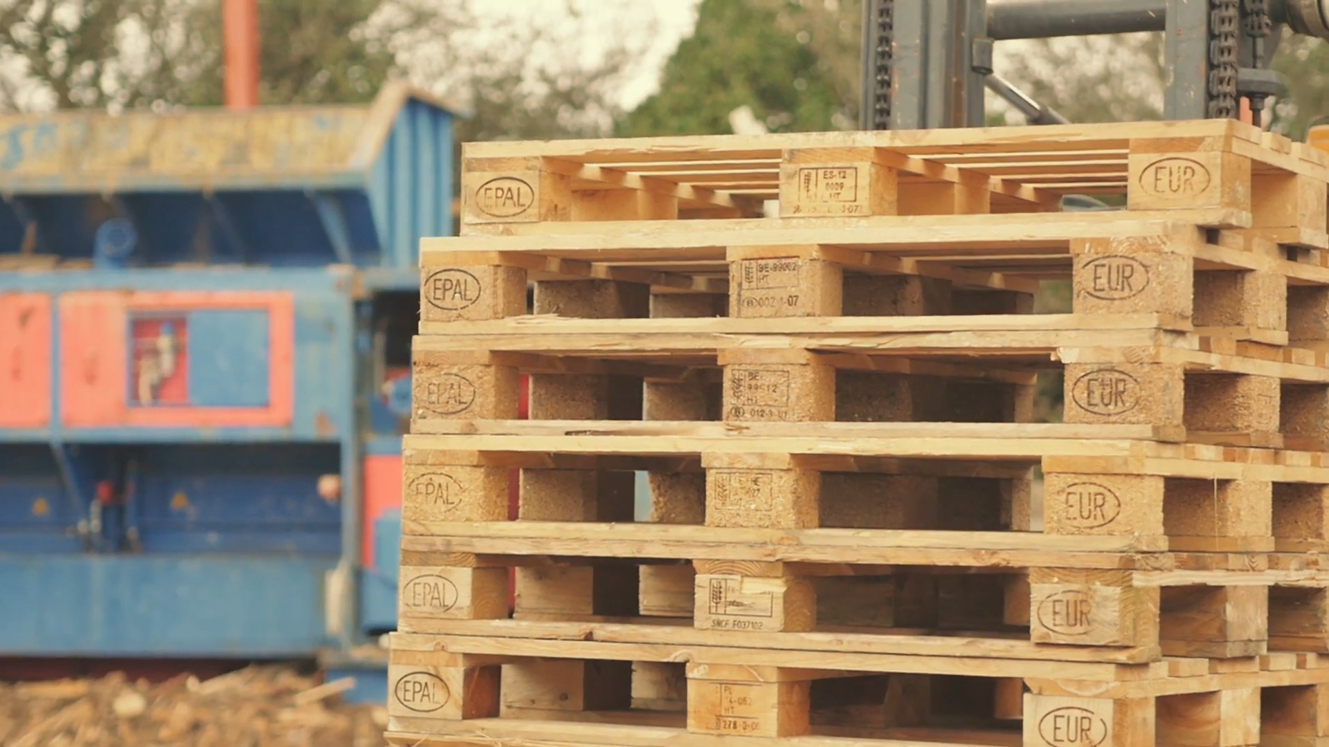 Recycled Wood Pallets Wales – Reconditioned Heat Treated Pallets